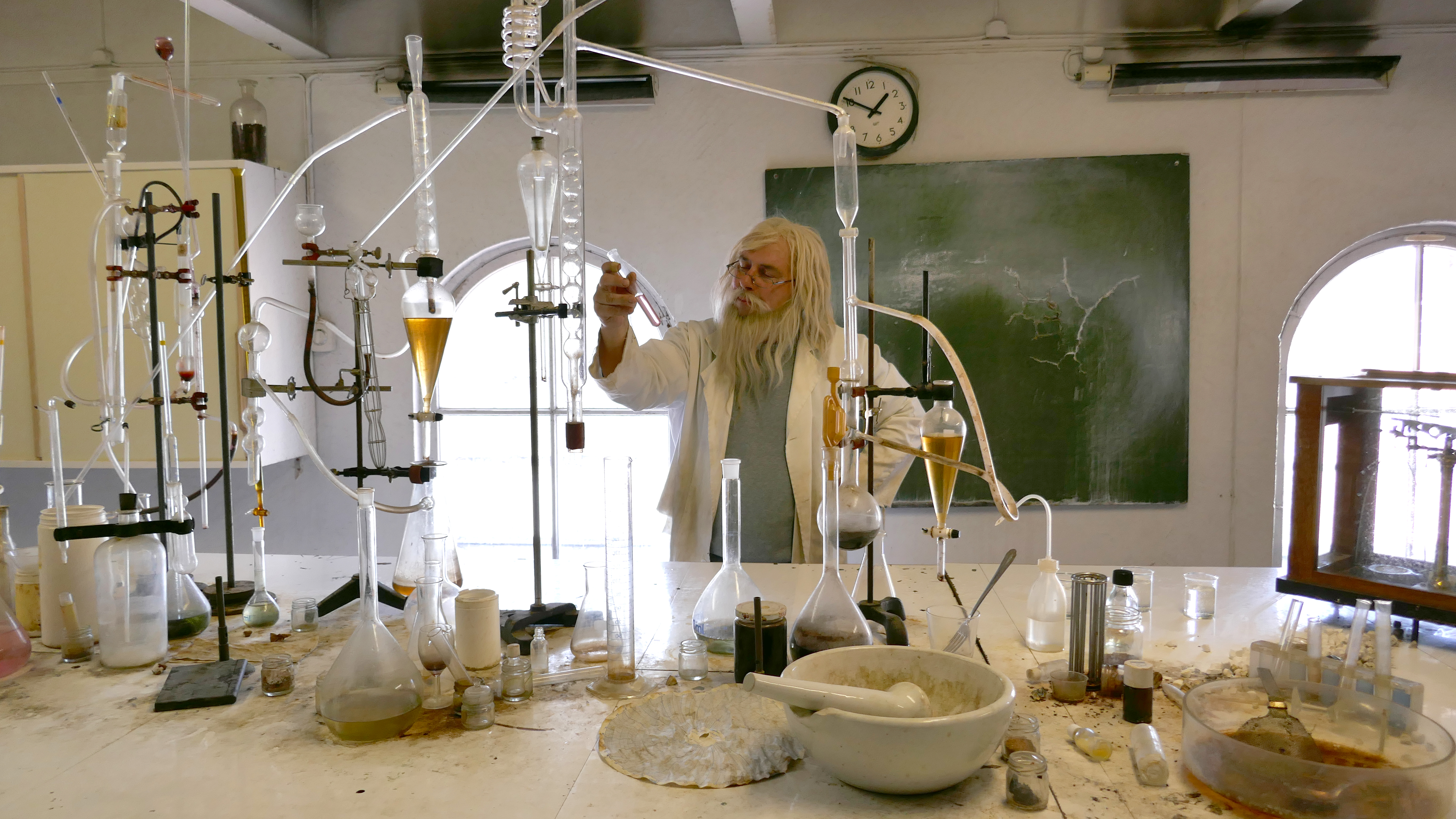 Sikkerhet i laboratoriet - Biologi 1 - NDLA